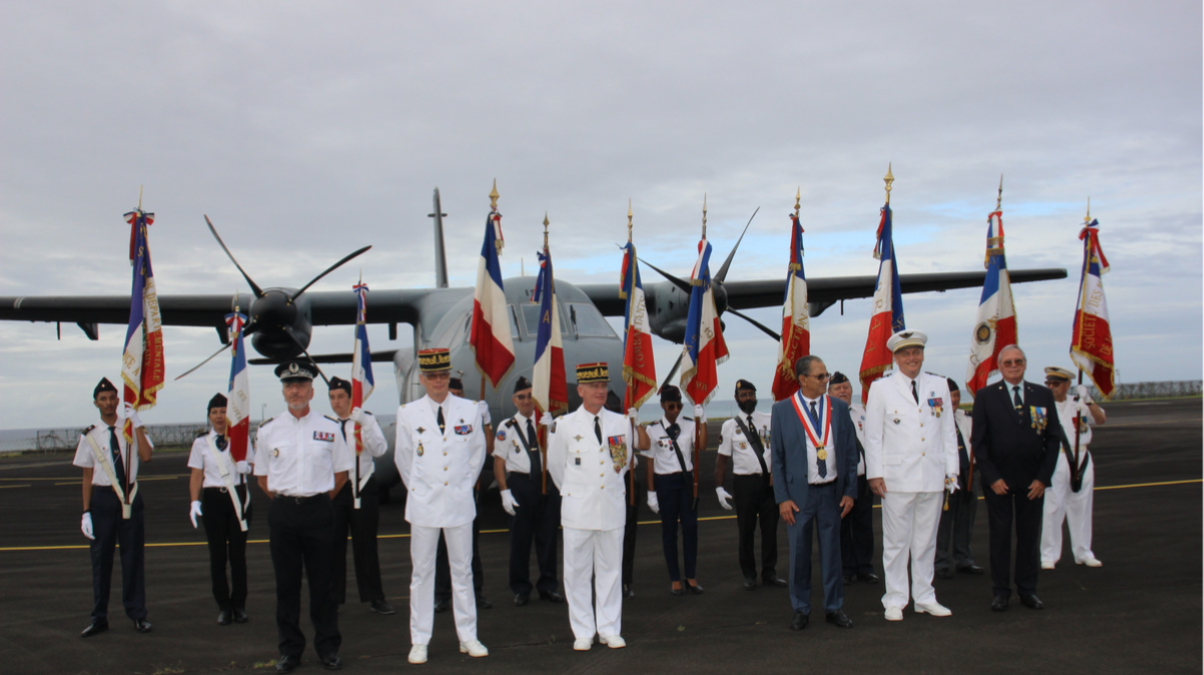 Passation de commandement de l'escadron de transport ET50 "Réunion" et ...