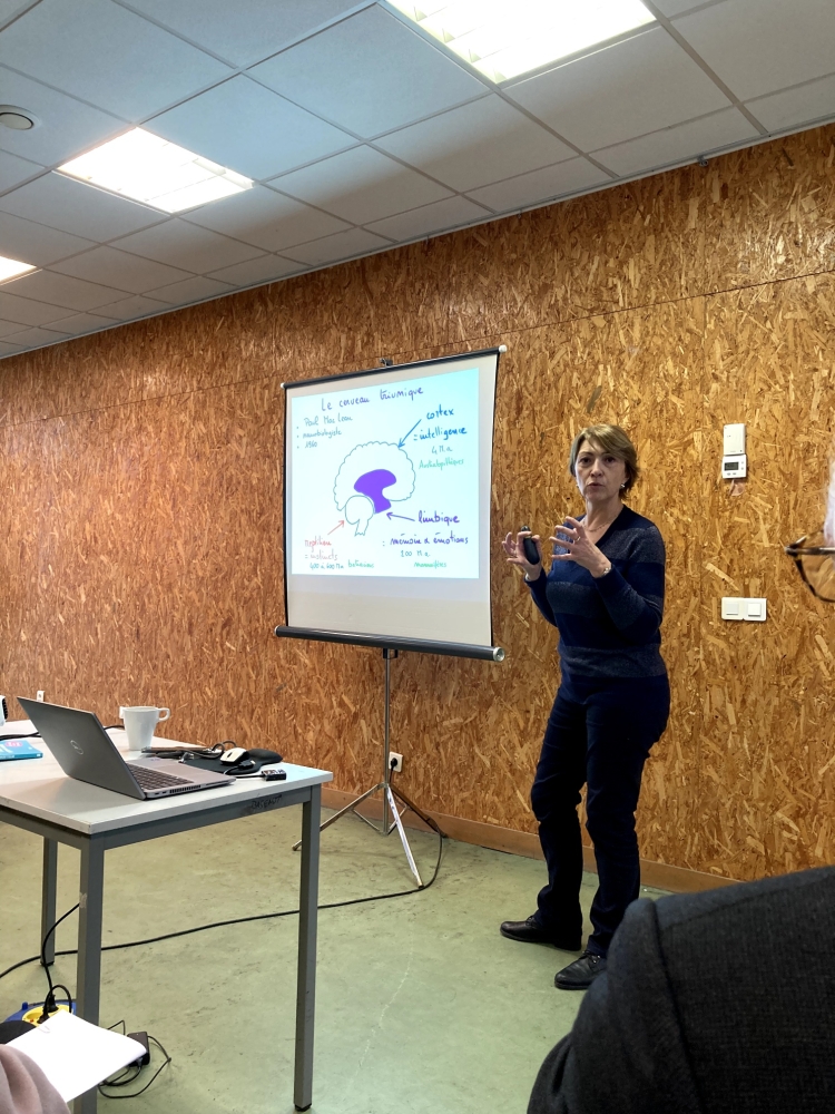 SMLH 9202. Conférence "Apprenez à gérer vos émotions" donnée par la ...